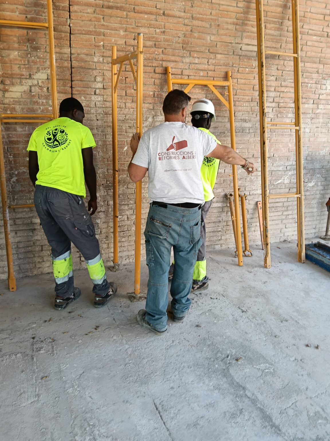 El PFI de construcció de Girona es forma en el muntatge de bastides ...